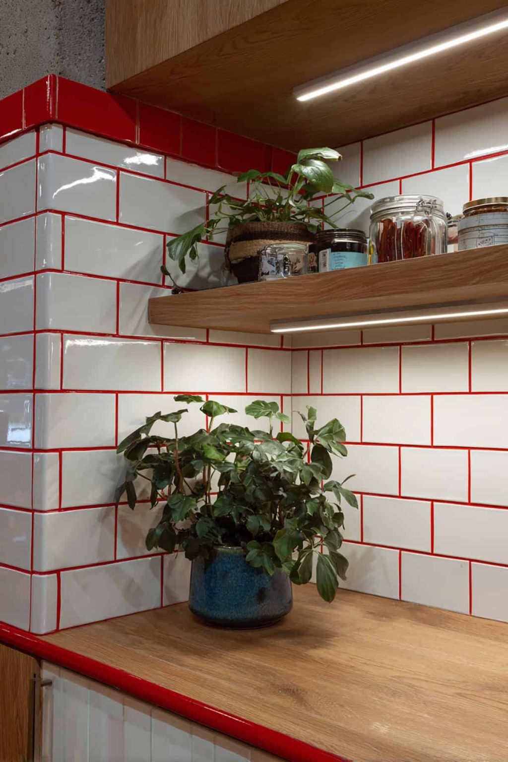 These 10 Grout Color Completely Changes White Tile