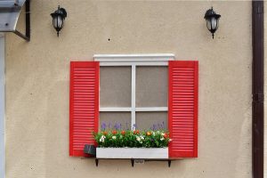 8 Best Shutter Colors for A Cream House