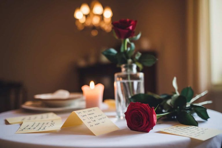 25 Romantic Valentine's Day Tablescape Ideas