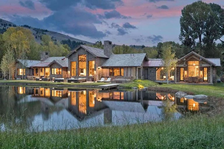 41 Warm and Welcoming Rustic Home Exterior Ideas