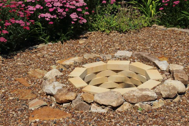 33 Brick Fire Pit Ideas to Fall in Love With