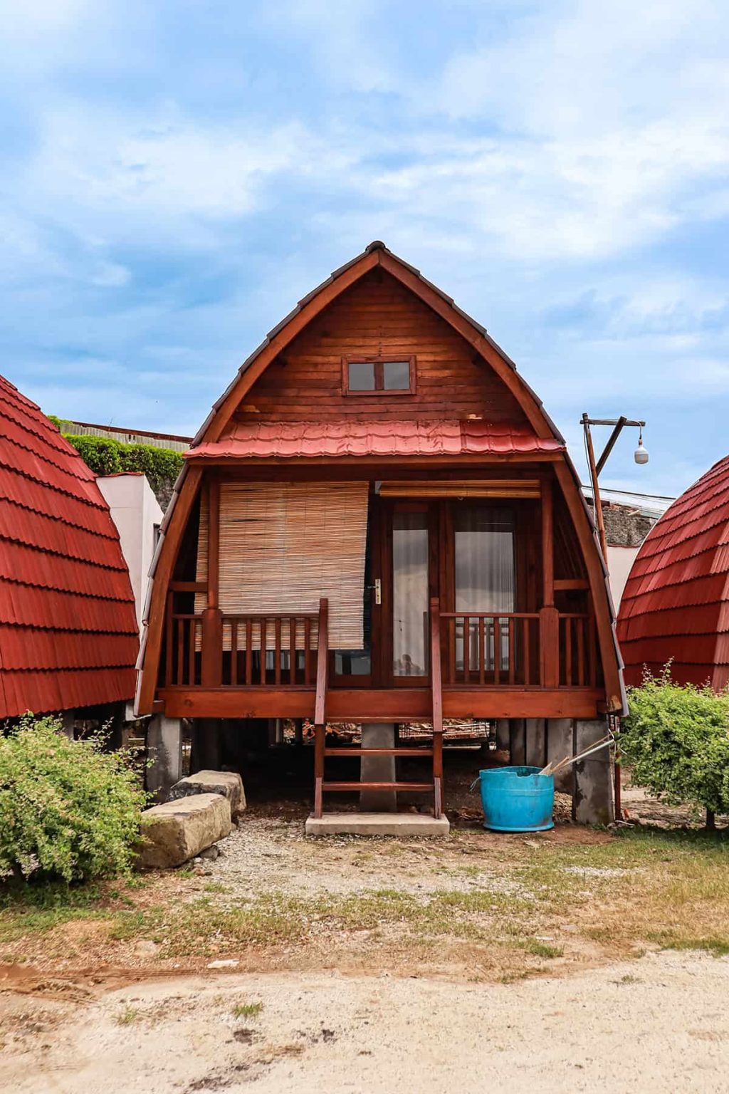 41 Warm and Welcoming Rustic Home Exterior Ideas