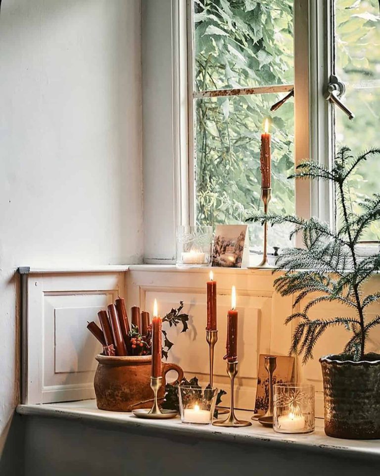 41 Magical Window Christmas Decorations You’ll Want to Copy This Year
