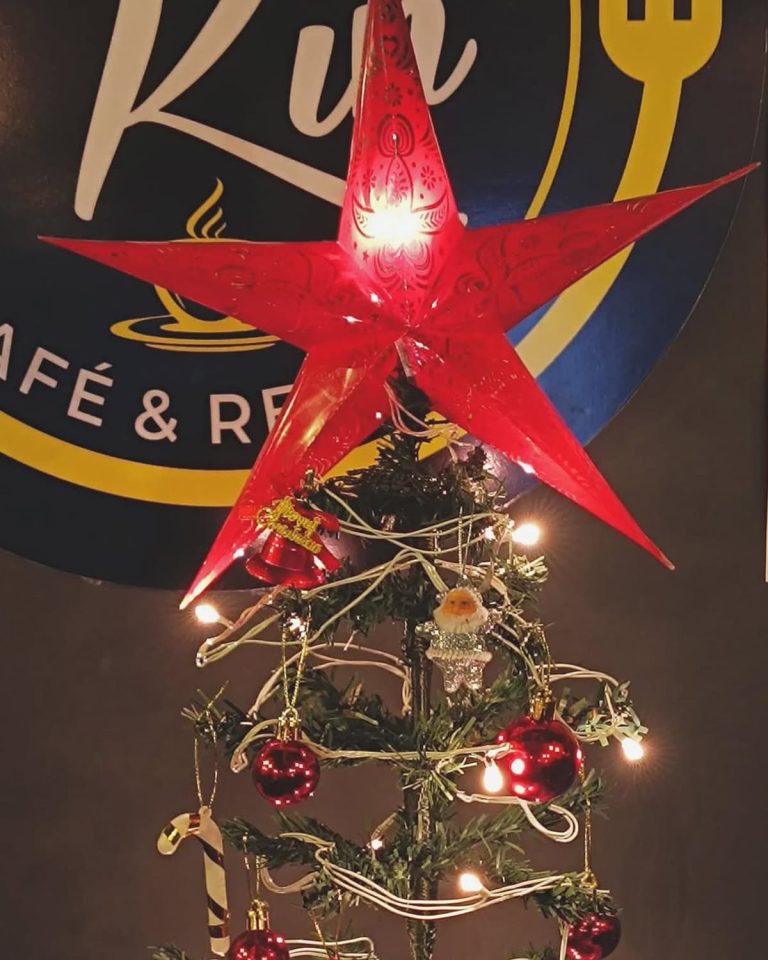 53 Inspirational Red Christmas Decor Ideas