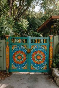 28 Boho Garden Gate Ideas That Are Pure Outdoor Eye Candy