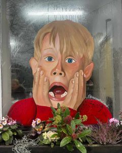 30 Easy & Fun Christmas Window Painting Ideas