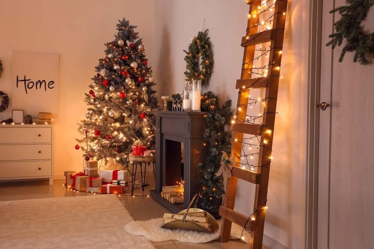 37 Charming Small Living Room Christmas Decor Ideas