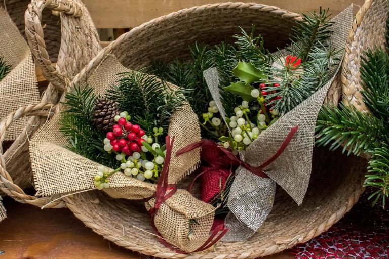 46 Inviting & Cozy Christmas Gift Basket Ideas