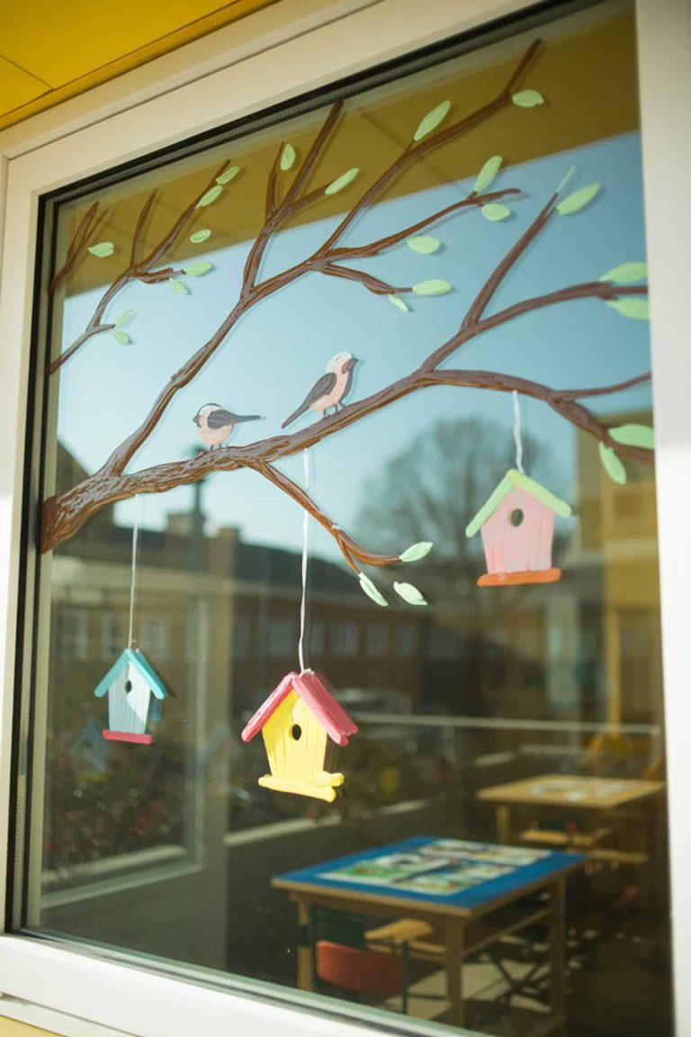 33 Cool & Fun Spring Window Painting Ideas