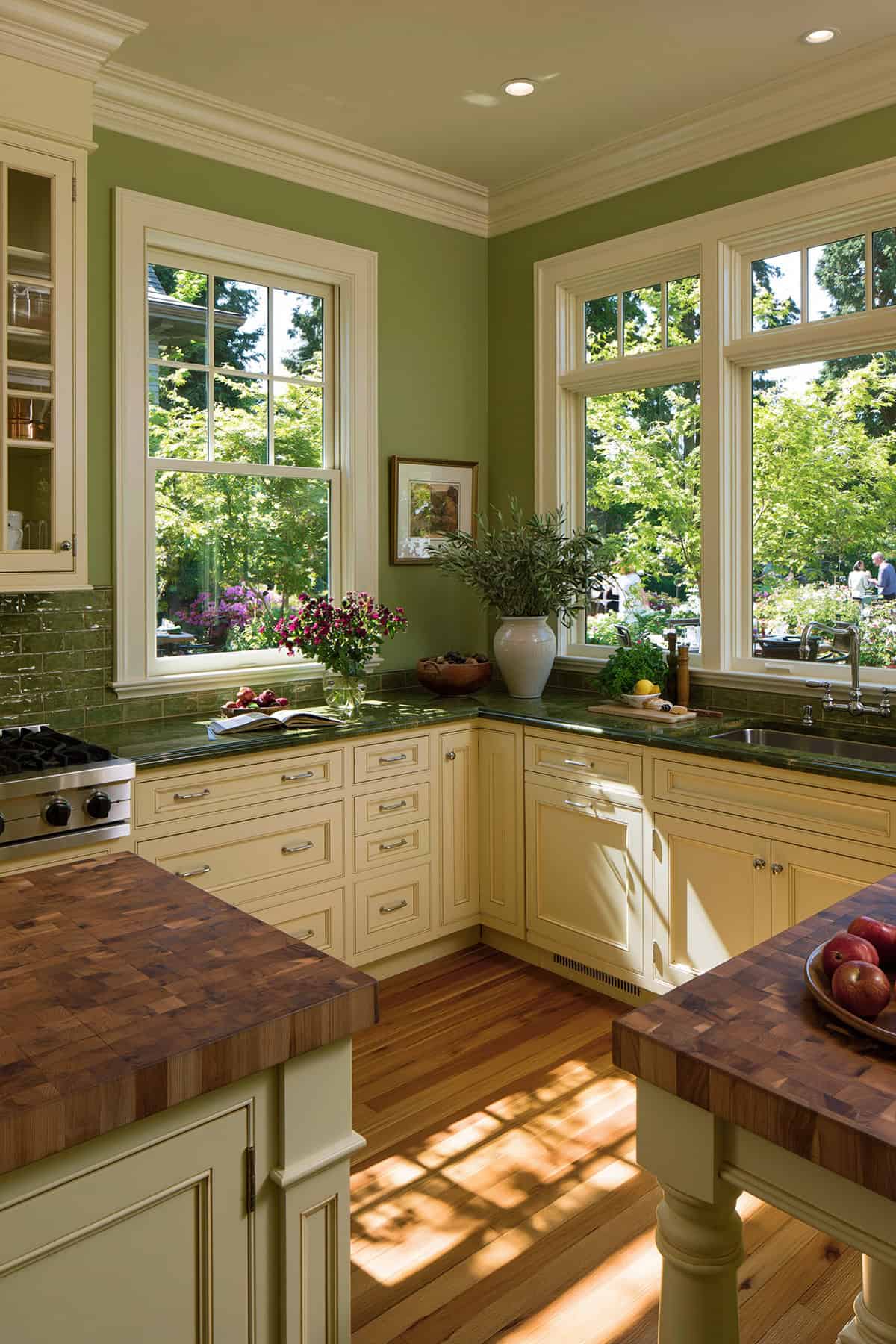 32 Stylish & Modern Kitchen Wall Color Ideas