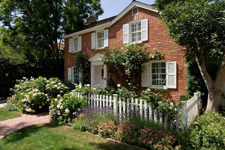 22 Shutter Colors For a Red Brick House